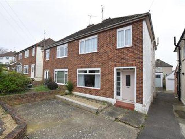 3 Bedrooms Semi detached house for sale in Wolfe Road, Maidstone, Kent ME16