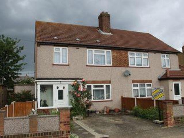 3 Bedrooms Semi detached house for sale in Wood Lane, Elm Park, Essex RM12