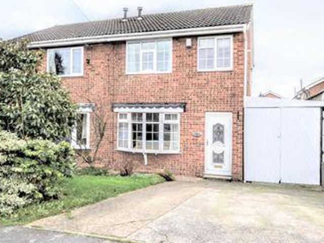 3 Bedrooms Semi detached house for sale in Woodmoor Drive, Crigglestone, Wakefield WF4