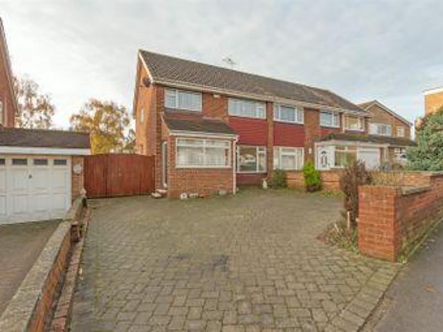 3 Bedrooms Semi detached house for sale in Woodberry Drive, Sittingbourne ME10