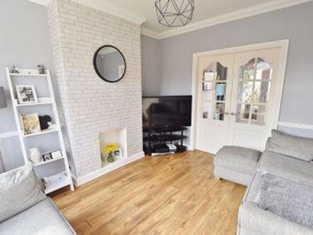 3 Bedrooms Semi detached house for sale in Woodford Avenue, Eccles, Manchester M30