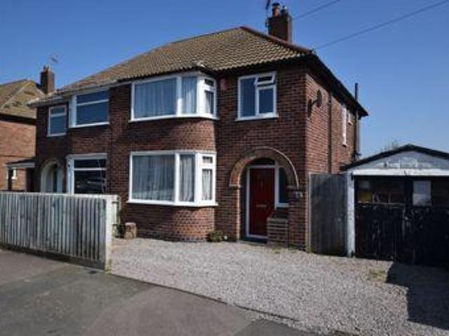 3 Bedrooms Semi detached house for sale in Woodgate Drive, Birstall, Leicester LE4