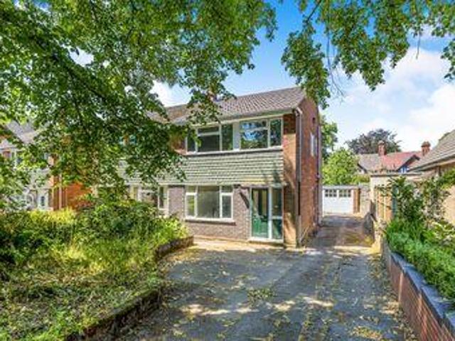 3 Bedrooms Semi detached house for sale in Woodland Avenue, Newcastle ST5