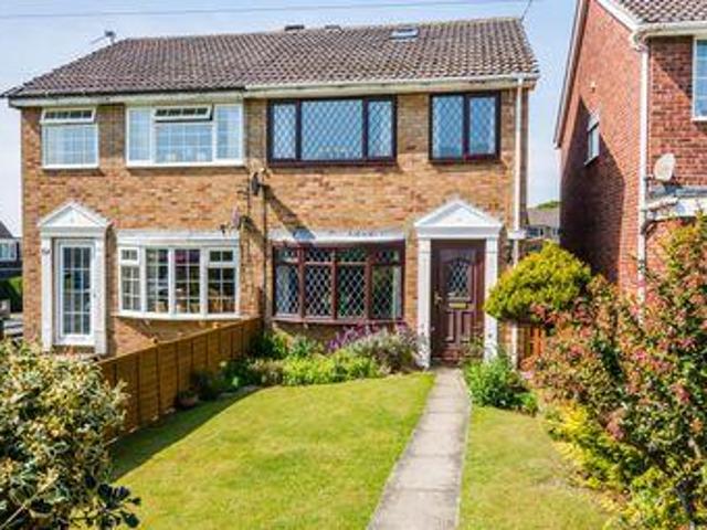 3 Bedrooms Semi detached house for sale in Woodlea Grove, Yeadon, Leeds LS19
