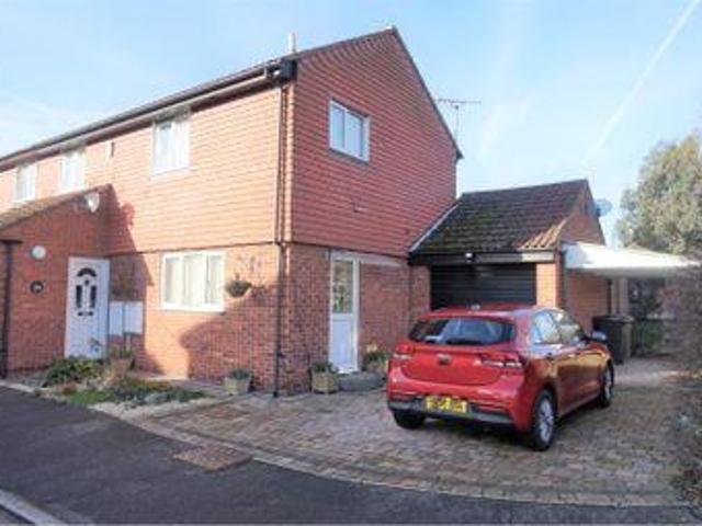 3 Bedrooms Semi detached house for sale in Woodroffe Close, Chelmsford CM2