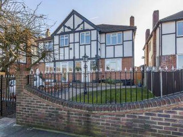 3 Bedrooms Semi detached house for sale in Woodside Lane, Bexley DA5