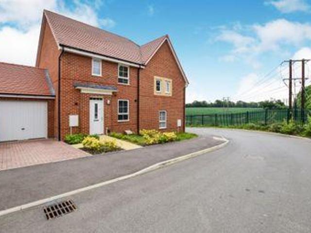 3 Bedrooms Semi detached house for sale in Woodwhite Way, Hemel Hempstead, Hertfordshire HP2