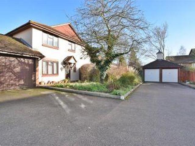 3 Bedrooms Semi detached house for sale in Wordsworth Mead, Redhill, Surrey RH1
