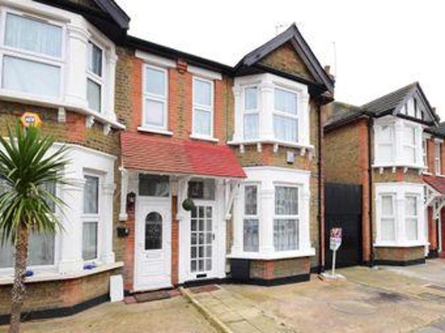 3 Bedrooms Semi detached house for sale in Wallington Road, Ilford, Essex IG3