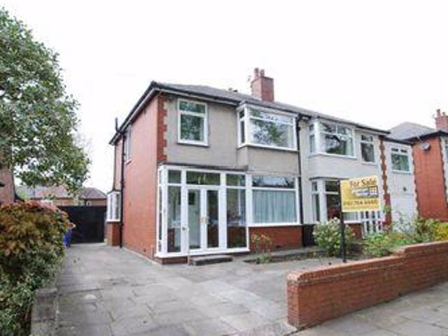 3 Bedrooms Semi detached house for sale in Walmersley Road, Bury BL9
