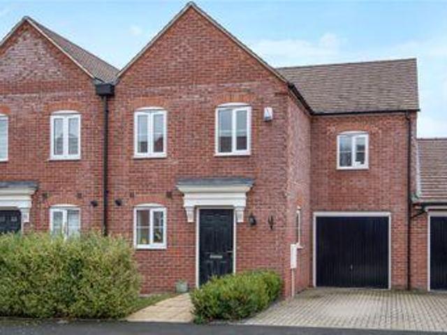 3 Bedrooms Semi detached house for sale in Waratah Drive, Chislehurst BR7