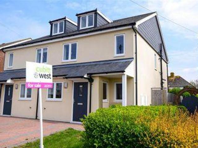 3 Bedrooms Semi detached house for sale in Warren Avenue, Wooodingdean, Brighton, East Sussex BN2