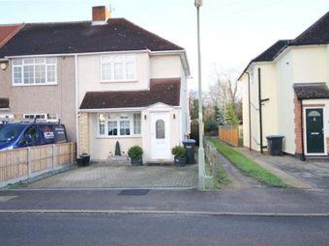 3 Bedrooms Semi detached house for sale in Warwick Avenue, Egham, Surrey TW20