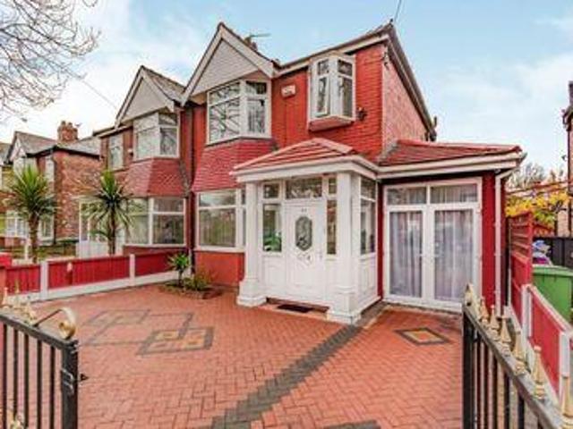 3 Bedrooms Semi detached house for sale in Warwick Road South, Firswood, Manchester, Greater Manchester M16