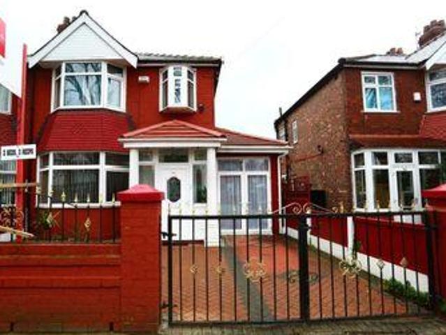 3 Bedrooms Semi detached house for sale in Warwick Road South, Firswood, Manchester M16