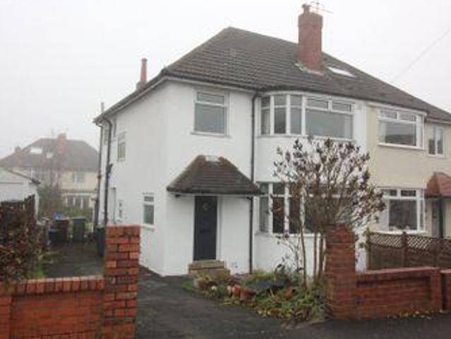 3 Bedrooms Semi detached house for sale in Weetwood Court, Leeds, West Yorkshire LS16