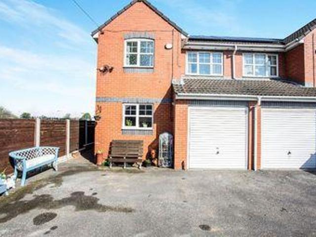 3 Bedrooms Semi detached house for sale in Weetworth Avenue, Glasshoughton, Castleford WF10