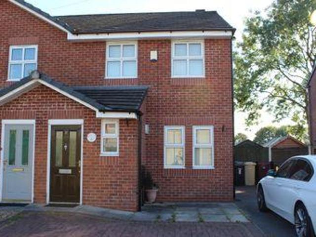 3 Bedrooms Semi detached house for sale in Wellbank Close, Little Lever BL3