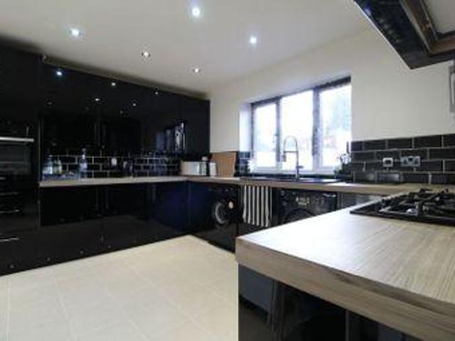 3 Bedrooms Semi detached house for sale in Wellhouse Close, Luton LU1