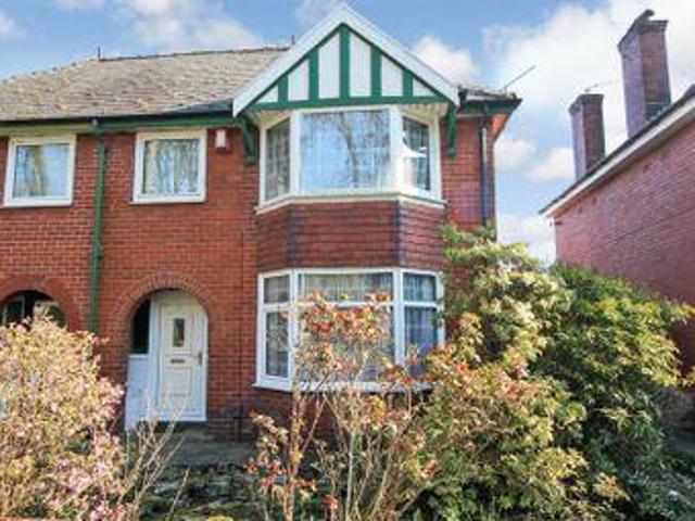 3 Bedrooms Semi detached house for sale in Wellington Road, Bury BL9