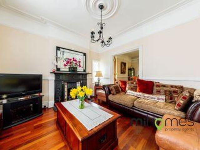 3 Bedrooms Semi detached house for sale in Wellington Road, Enfield EN1