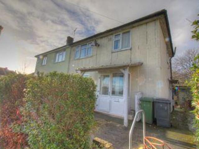 3 Bedrooms Semi detached house for sale in Wellstone Green, Bramley, Leeds LS13