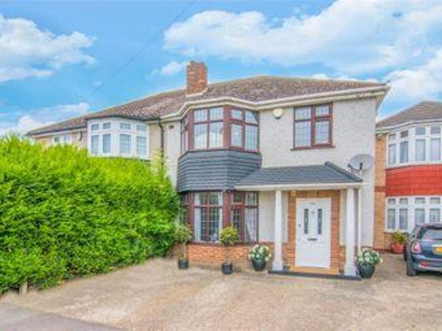 3 Bedrooms Semi detached house for sale in Wensleydale Avenue, Ilford, Essex IG5