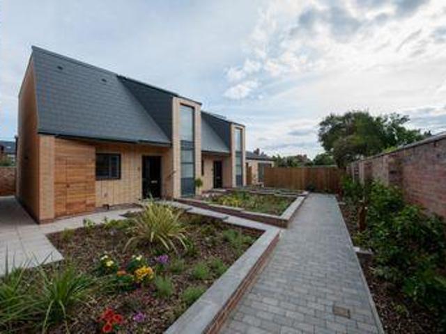 3 Bedrooms Semi detached house for sale in West Avenue, West Bridgford, Nottingham NG2