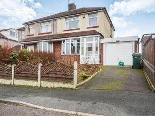 3 Bedrooms Semi detached house for sale in Westminster Gardens, Clayton BD14