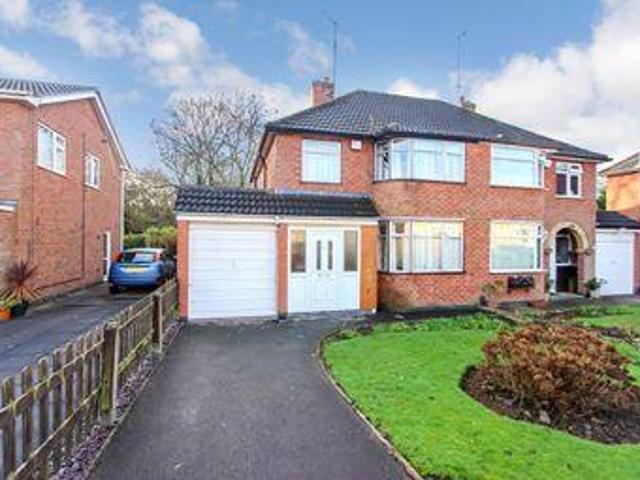 3 Bedrooms Semi detached house for sale in Westover Road, Leicester LE3