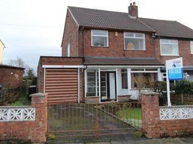 3 Bedrooms Semi detached house for sale in Westcombe Drive, Brandlesholme, Bury BL8