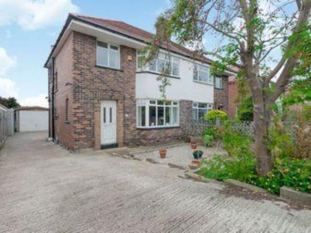3 Bedrooms Semi detached house for sale in Westerton Road, Tingley WF3