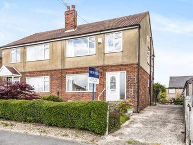 3 Bedrooms Semi detached house for sale in Westfield Drive, Yeadon, Leeds LS19