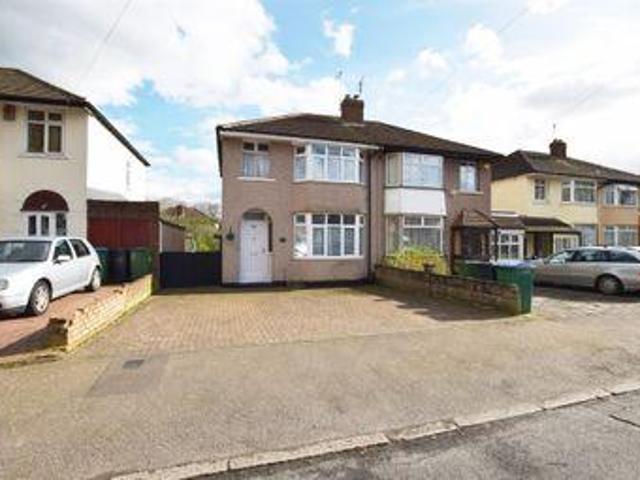 3 Bedrooms Semi detached house for sale in Westlea Avenue, Watford WD25