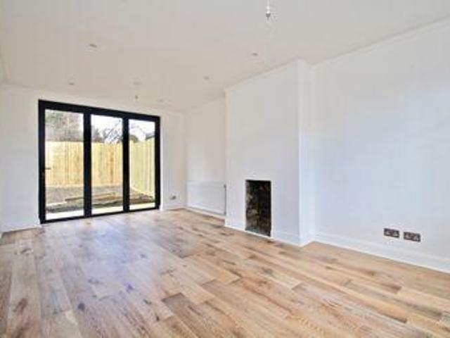 3 Bedrooms Semi detached house for sale in Wharncliffe Gardens, London SE25
