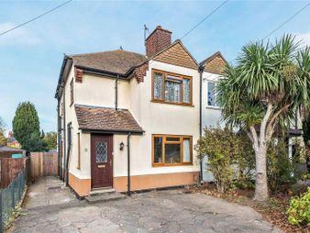 3 Bedrooms Semi detached house for sale in Wheatash Road, Addlestone, Surrey KT15
