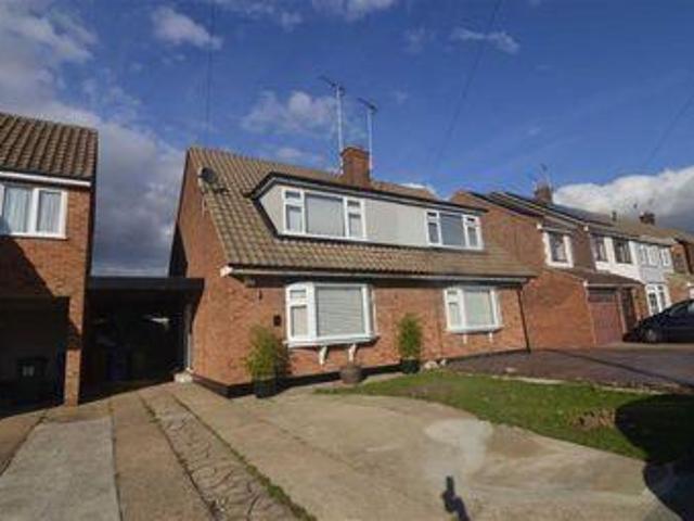 3 Bedrooms Semi detached house for sale in Wheatley Road, Corringham, Essex SS17