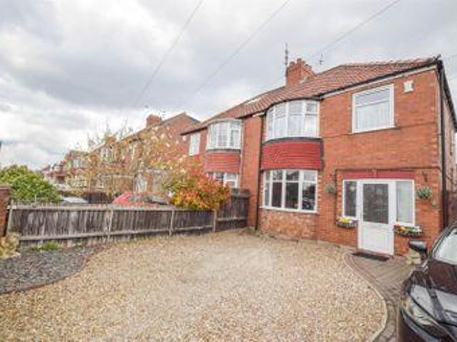 3 Bedrooms Semi detached house for sale in Whernside Avenue, York YO31