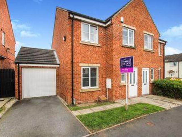 3 Bedrooms Semi detached house for sale in Whinmoor Way, Swarcliffe LS14