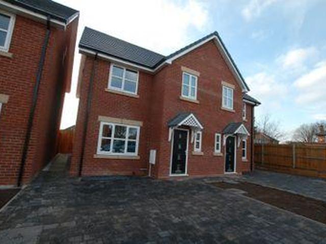 3 Bedrooms Semi detached house for sale in Whitefield Road, Bury BL9