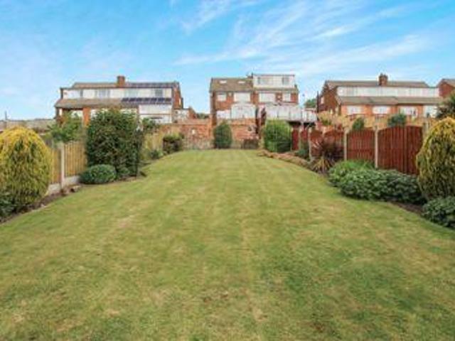 3 Bedrooms Semi detached house for sale in Whitehouse Avenue, Great Preston LS26