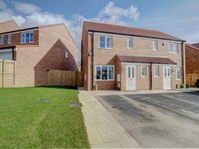 3 Bedrooms Semi detached house for sale in Whitwell Close, Wakefield WF2