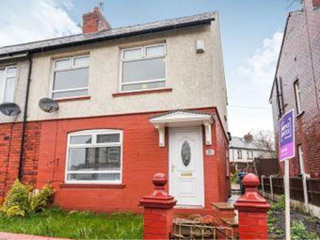 3 Bedrooms Semi detached house for sale in Wigan Road, Manchester M46