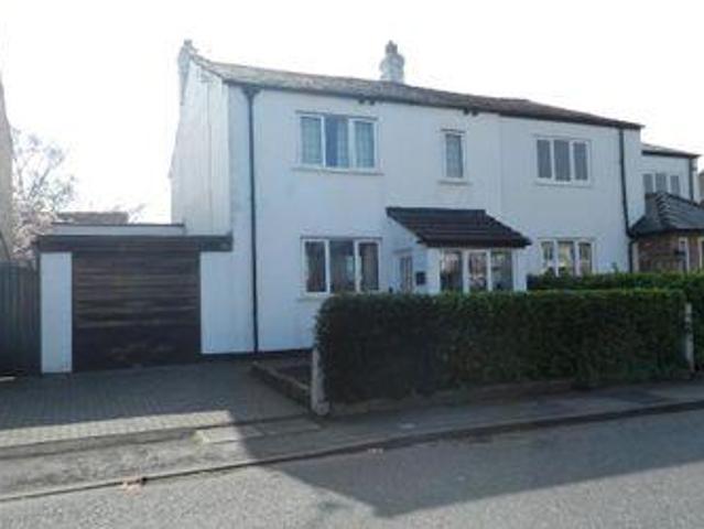 3 Bedrooms Semi detached house for sale in Wigshaw Lane, Culcheth, Warrington WA3