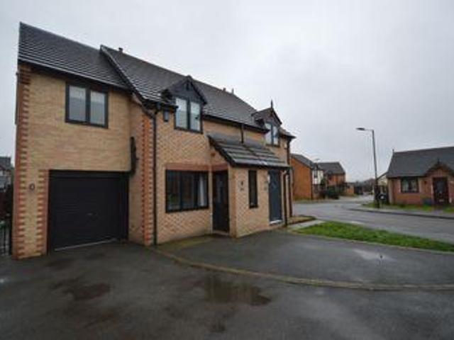 3 Bedrooms Semi detached house for sale in Wildene Drive, Mexborough S64