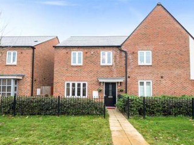 3 Bedrooms Semi detached house for sale in William Heelas Way, Wokingham, Berkshire RG40