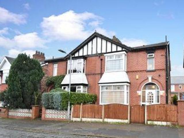 3 Bedrooms Semi detached house for sale in Wilton Avenue, Prestwich M25