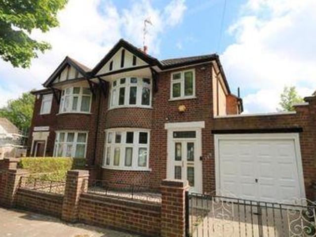 3 Bedrooms Semi detached house for sale in Winchester Avenue, Leicester, Leicestershire LE3
