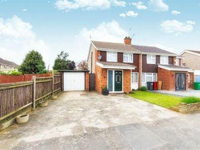 3 Bedrooms Semi detached house for sale in Windrush Avenue, Langley, Berkshire SL3