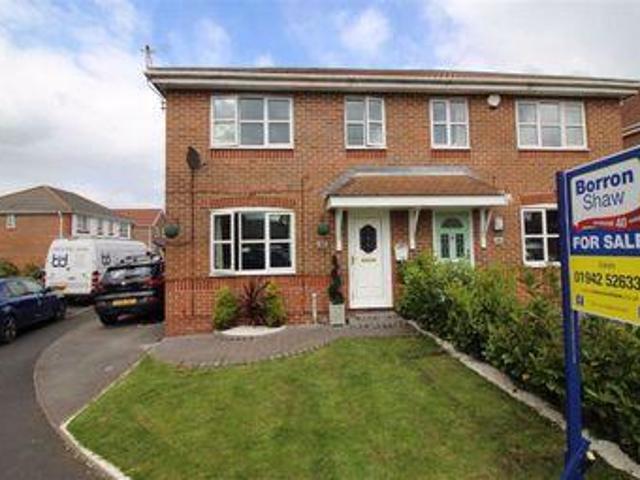 3 Bedrooms Semi detached house for sale in Winsmoor Drive, Hindley, Wigan WN2